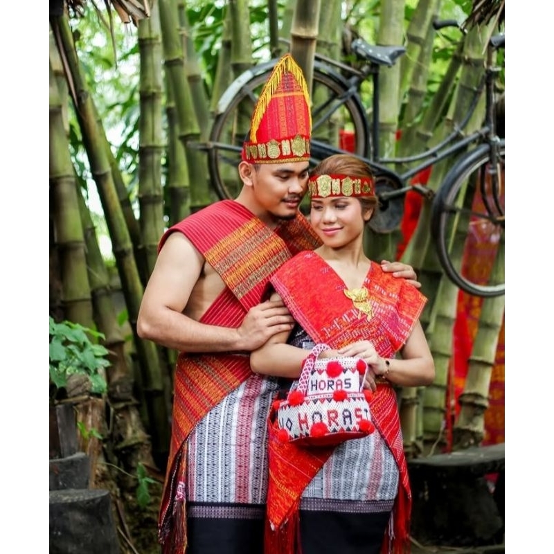 Jual Sepasang Pakaian Adat Batak Ulos Sadum Merah Ulos Ragihotang Ulos Pucca | Shopee Indonesia
