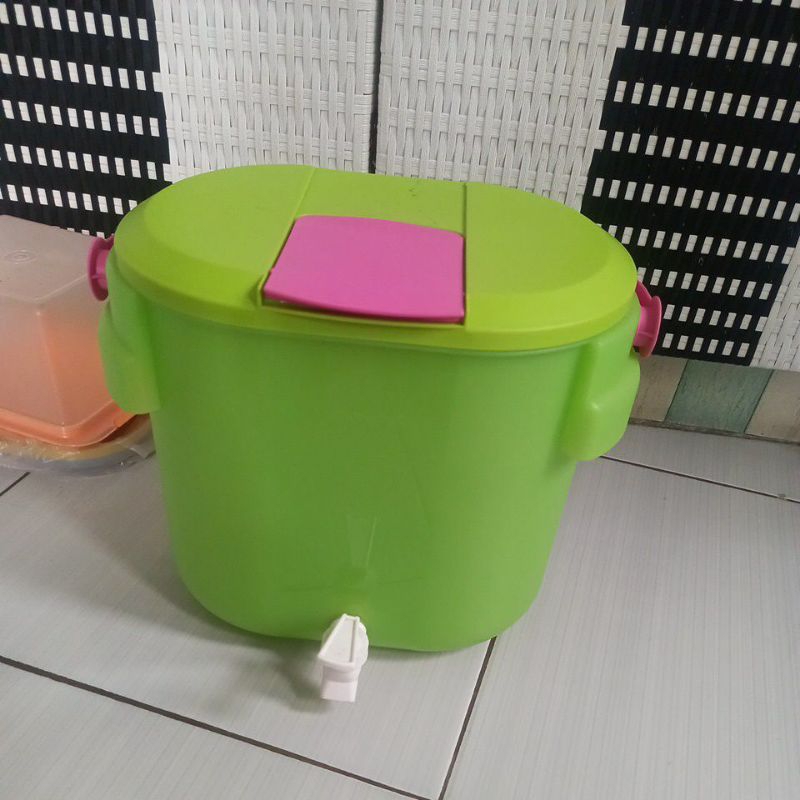 Jual Water Dispenser Tupperware 8,7L | Shopee Indonesia