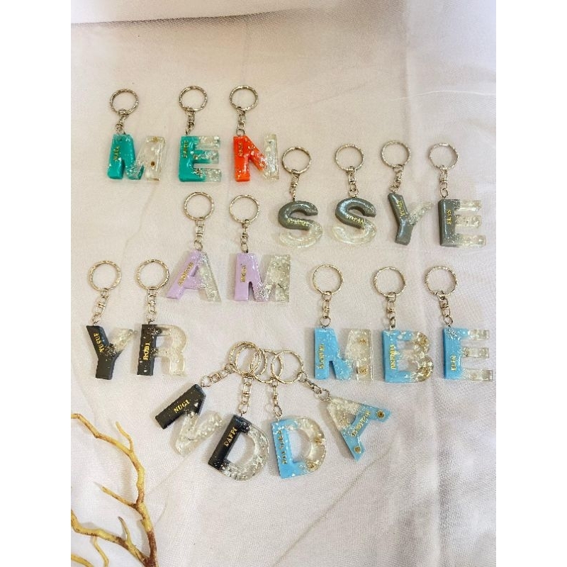 Jual Gantungan Kunci Huruf Resin Keychan | Shopee Indonesia