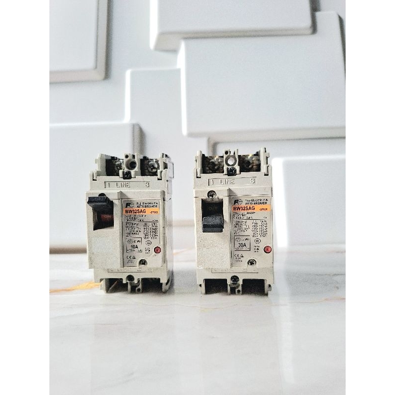Jual Breaker Fuji MCCB BW32SAG 2Phase 10A/30A | Shopee Indonesia