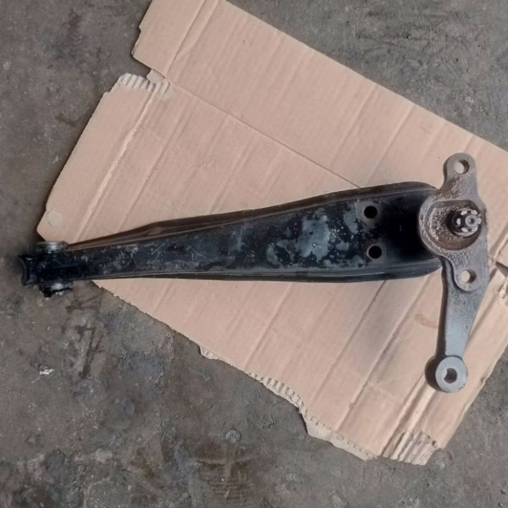 Jual sayap mobil ball/Lower Arm joint Suzuki Futura + As/dudukan ...