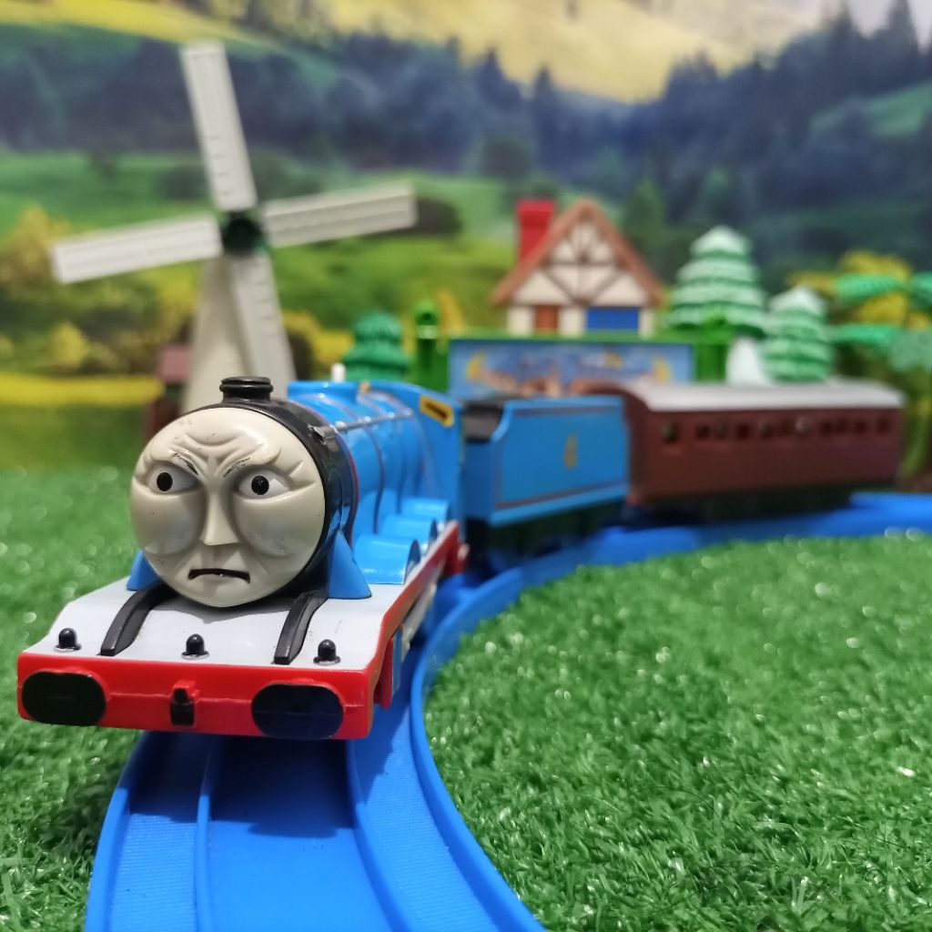 Jual Tomy - Plarail Thomas & Friends Powerful Gordon / Angry Gordon ...