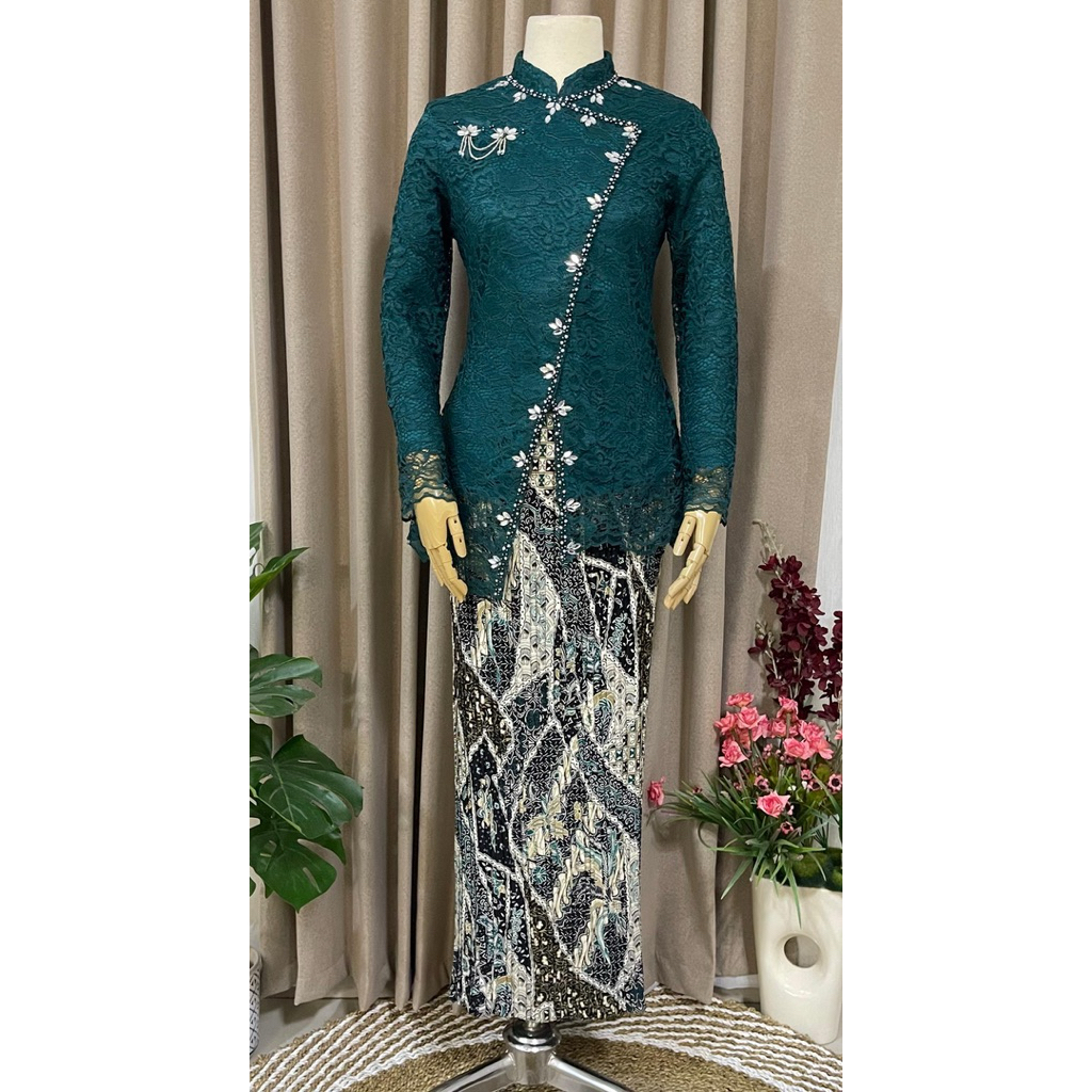 Jual Kebaya Janggan Set Batik plisket - Baju Wisuda - Baju Pesta ...