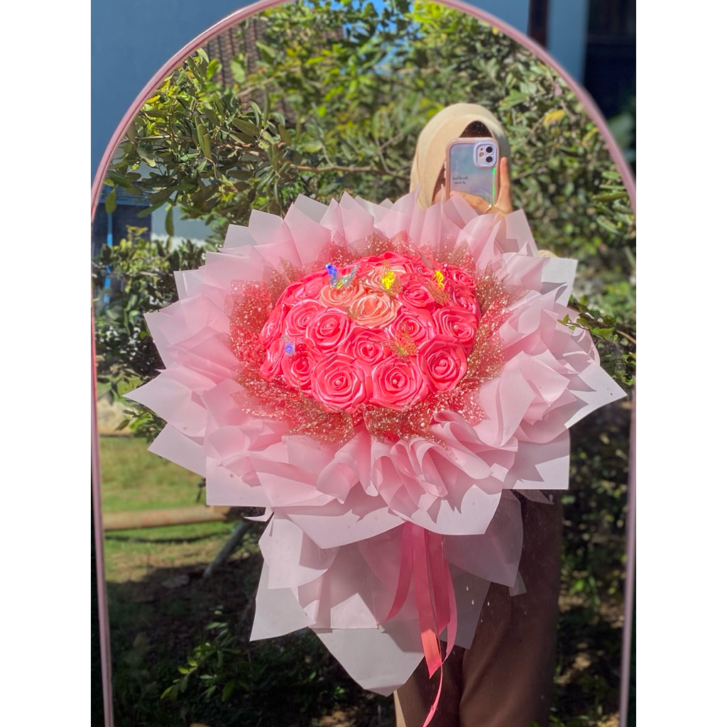 Jual ROUND BOUQUET SATIN ROSES - BUKET VALENTINE BUKET WISUDA | Shopee ...