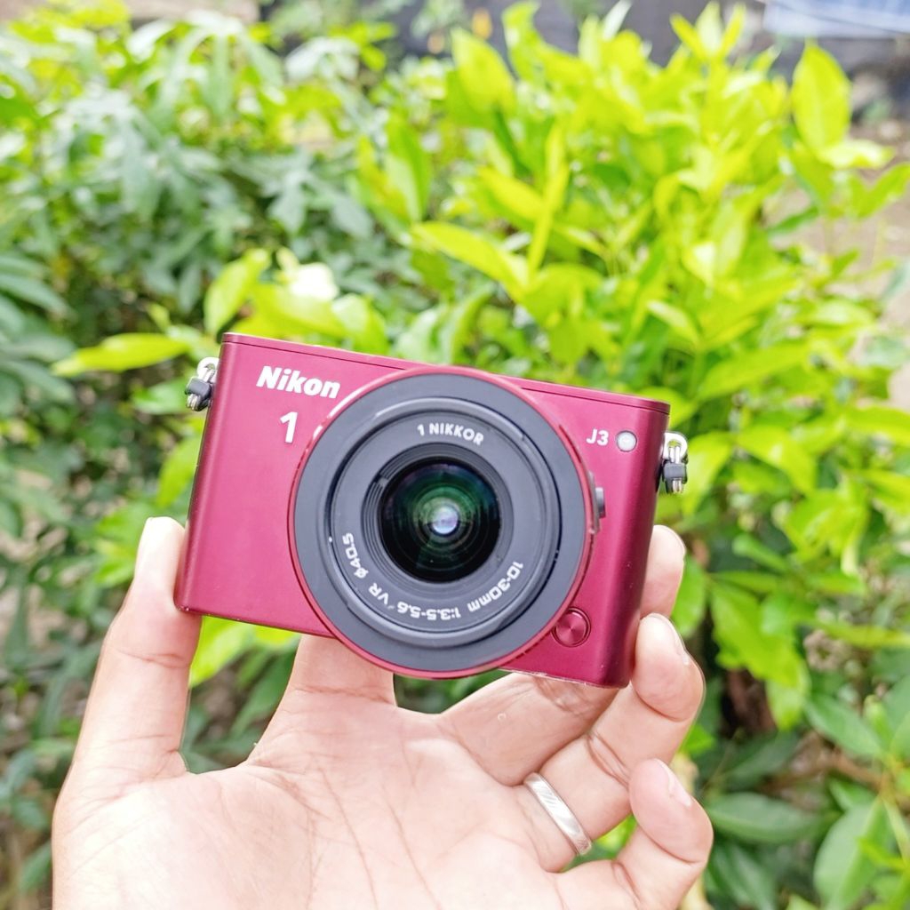 Jual Mirrorless Nikon j3 maron lensa kit 10-30mm autofokus | Shopee ...