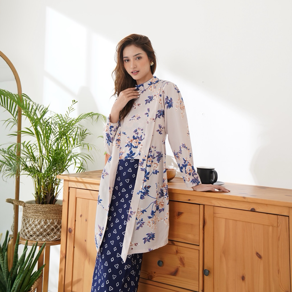Jual Kebaya Kutubaru Hijab/ Kebaya Tunik Shanghai Floral Cream Navy ...