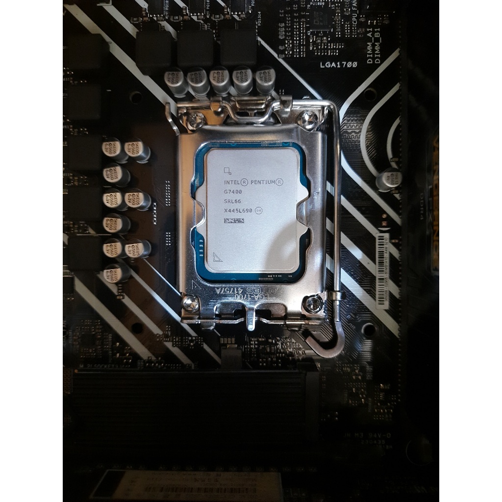 Jual prosesor intel pentium gold g7400 With Intel UHD LGA 1700 ...