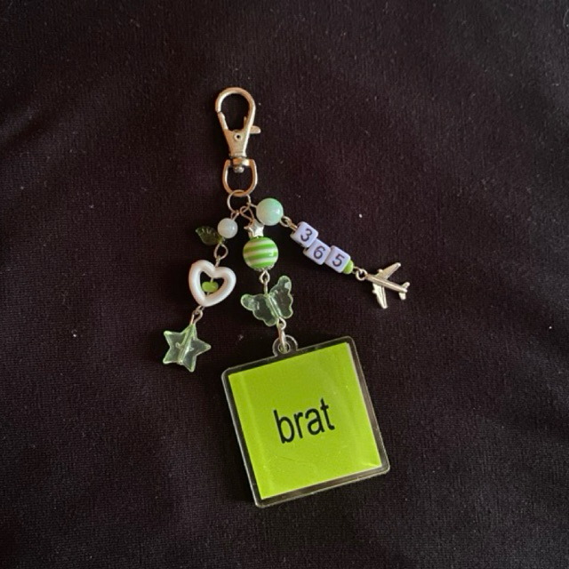 Jual album keychain gantungan kunci charli xcx brat summer blythe dolls ...