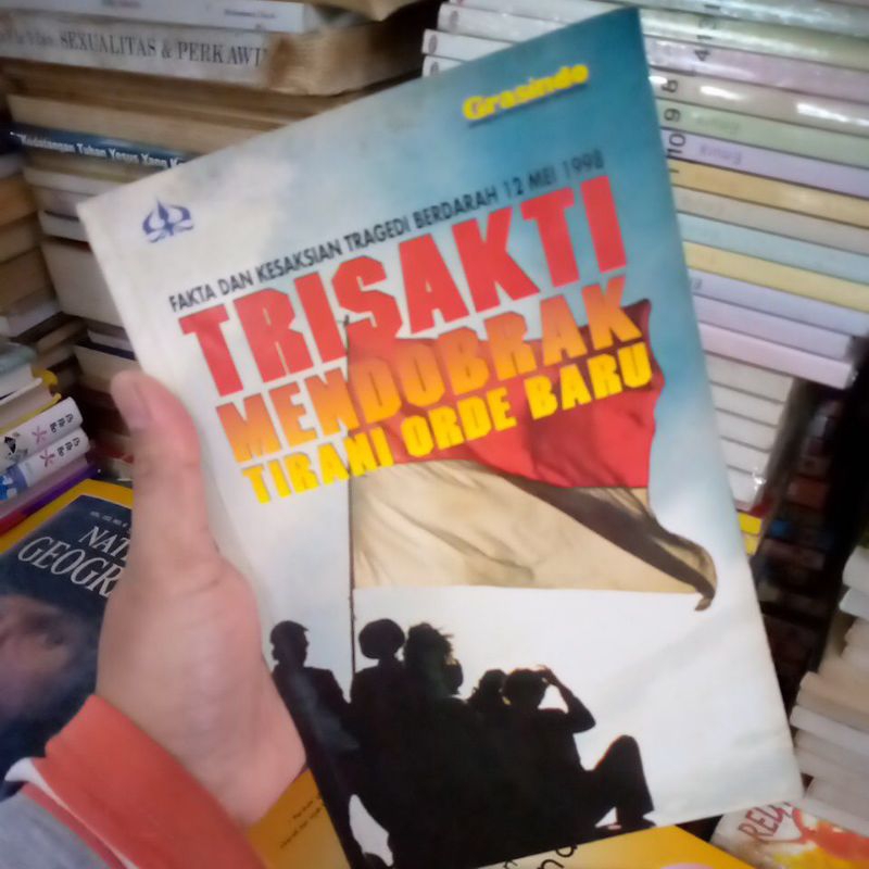 Jual buku Trisakti mendobrak tirani orde baru bekas original | Shopee Indonesia