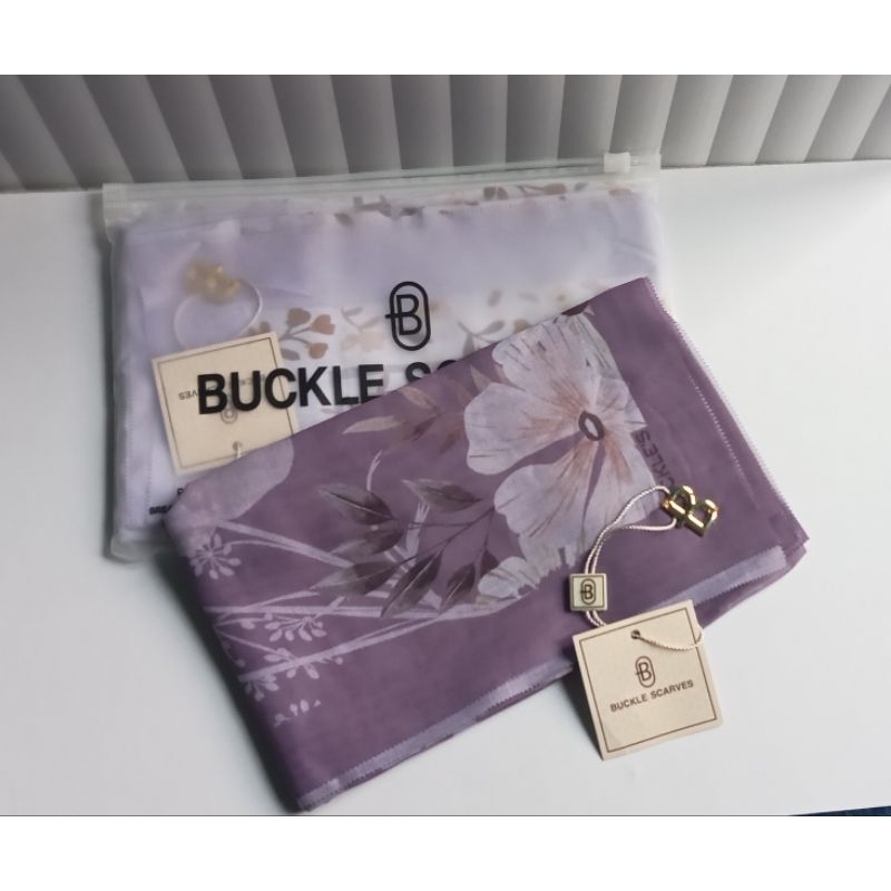 Jual Hijab Buckle Scarves motif | Shopee Indonesia
