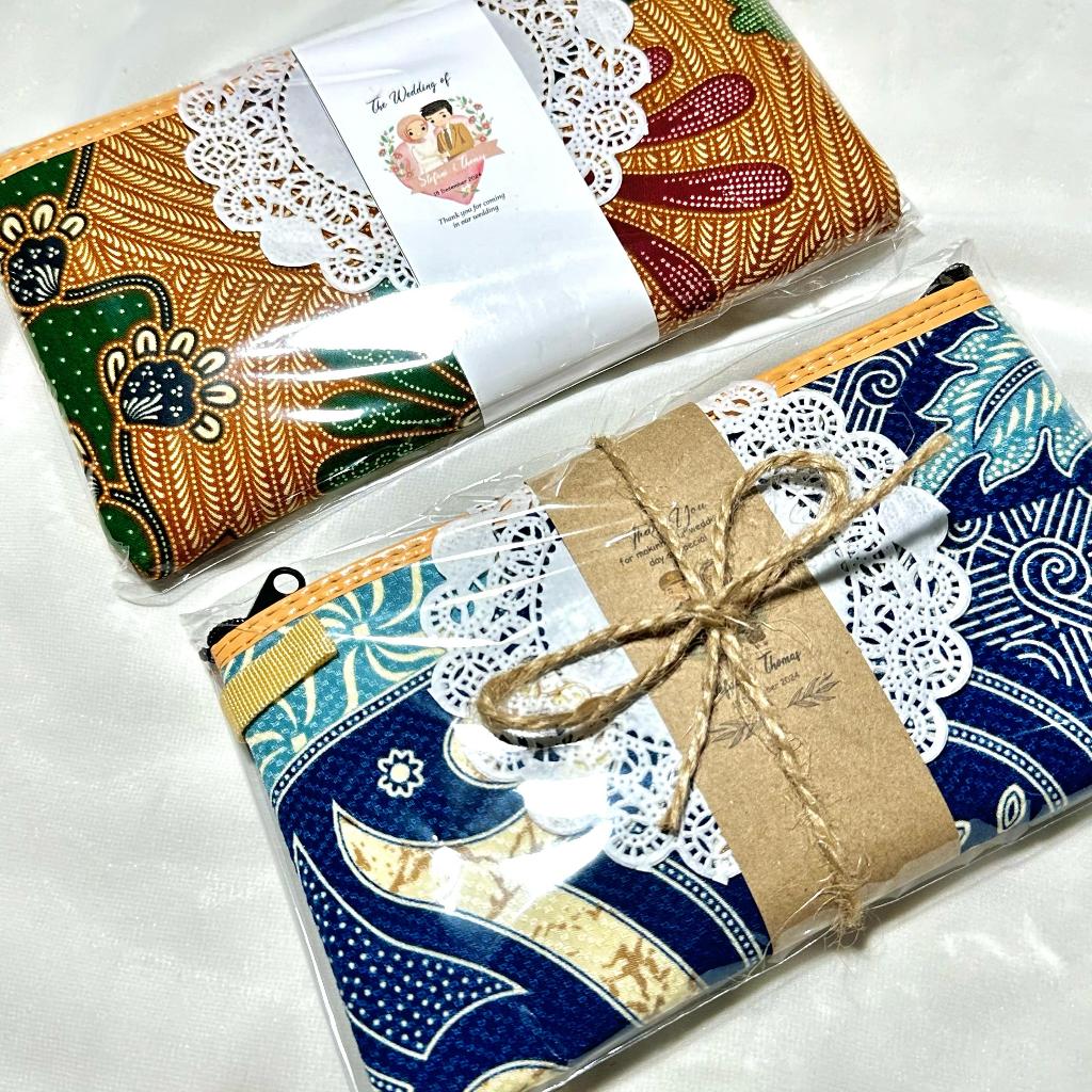 Jual READY! PAKET 100 pcs SOUVENIR PERNIKAHAN DOMPET POUCH BATIK 19x12 cm | Shopee Indonesia