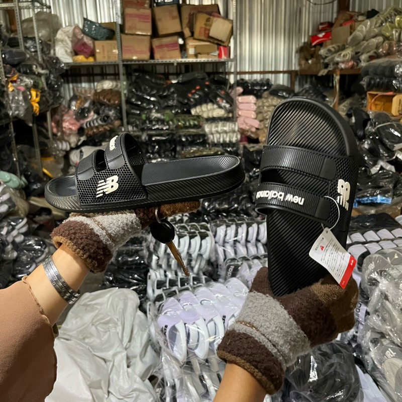 Jual sandal sepatu slop new balance enak di pakai seharian | Shopee ...