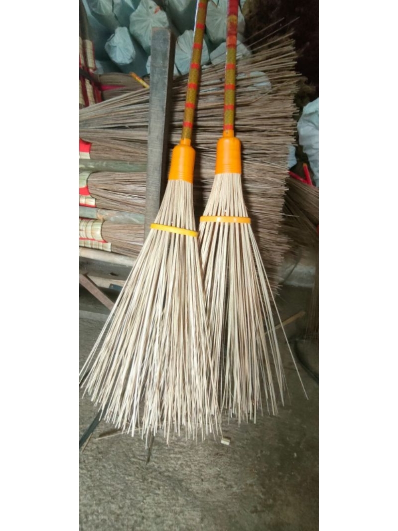 Jual sapu taman lidi putih gagang kayu | Shopee Indonesia