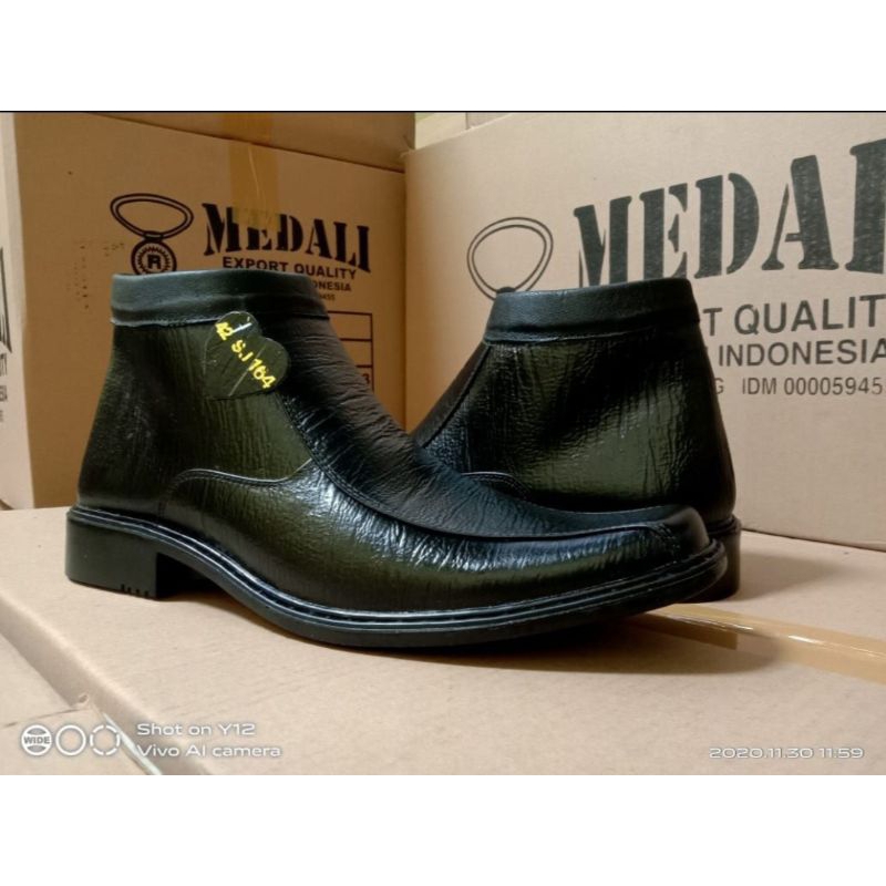 Jual SEPATU KULIT PRIA ASLI BOOTS WARNA HITAM KAYU REKOMENDASI UNTUK ...