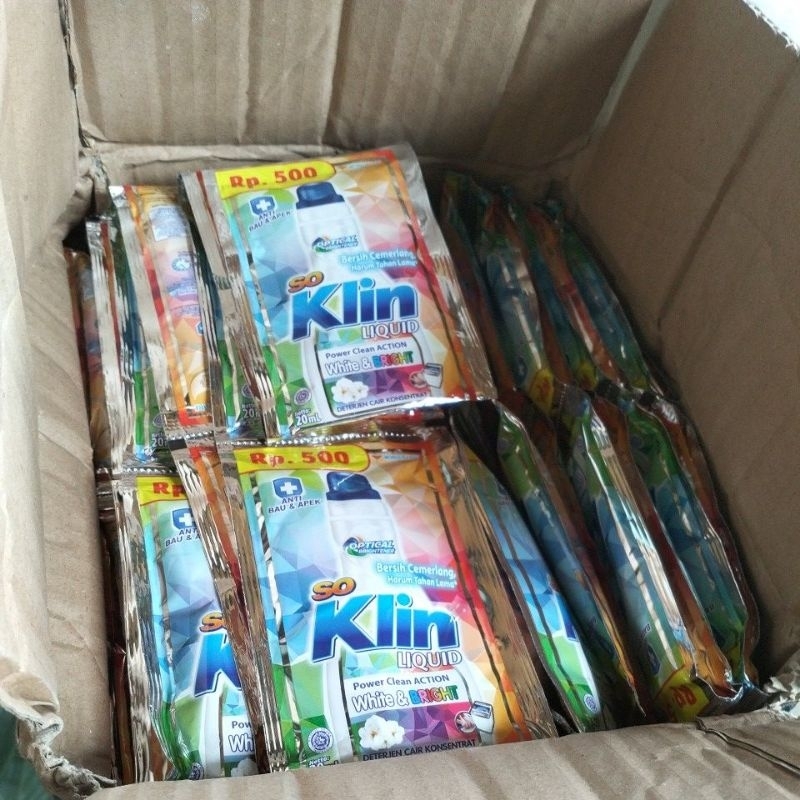 Jual soklin liquid rentengan 1 dus isi sekitar 120 saset | Shopee Indonesia