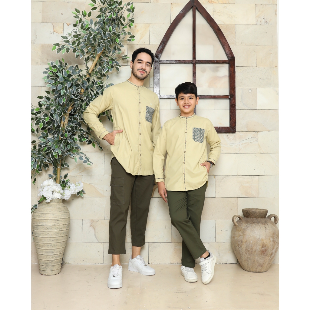 Jual Tokoashshiddiq - COUPLE Kemeja Koko Desain Kantong Corak Batik ...