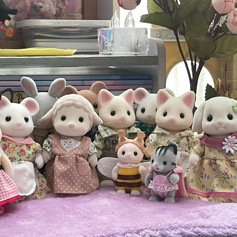 Jual [SYLVANIAN FIGURES] family families calico critters cat pig dog ...