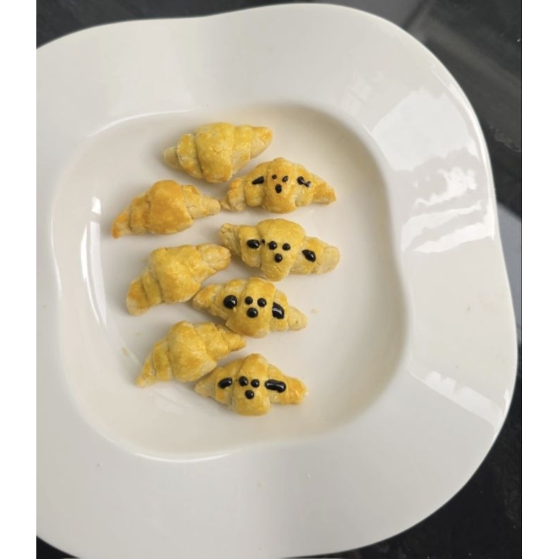 Jual snack Mini Croissant for dogs | Shopee Indonesia
