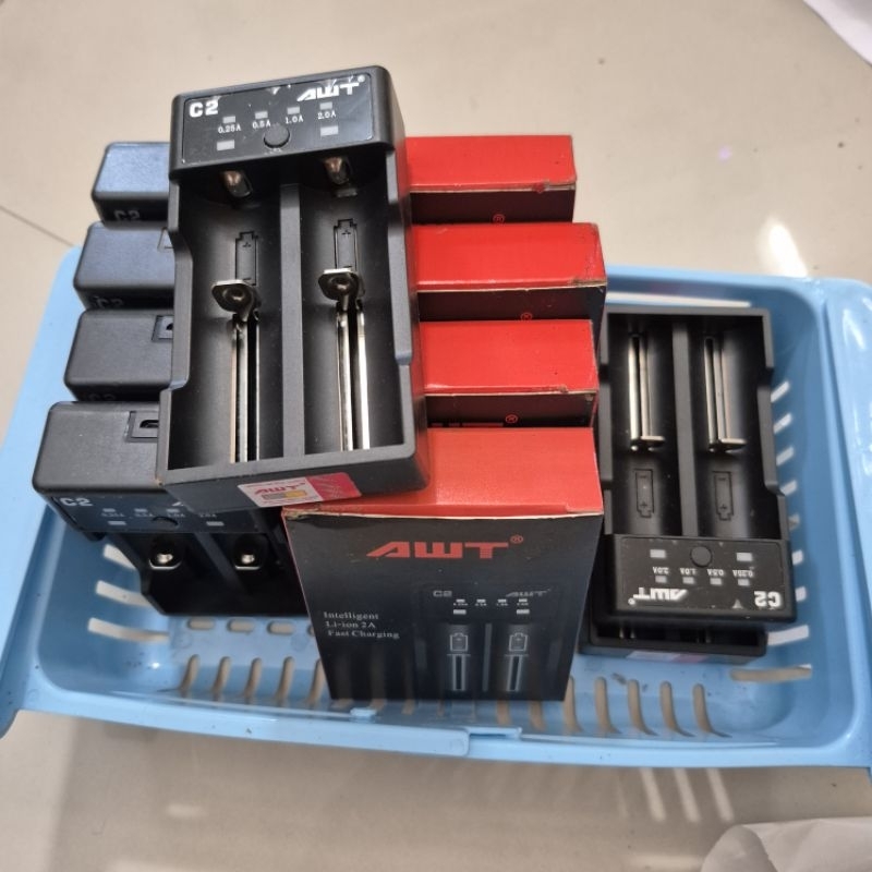 Jual Charger baterai usb 2A awt 2 slot 18650 non box | Shopee Indonesia