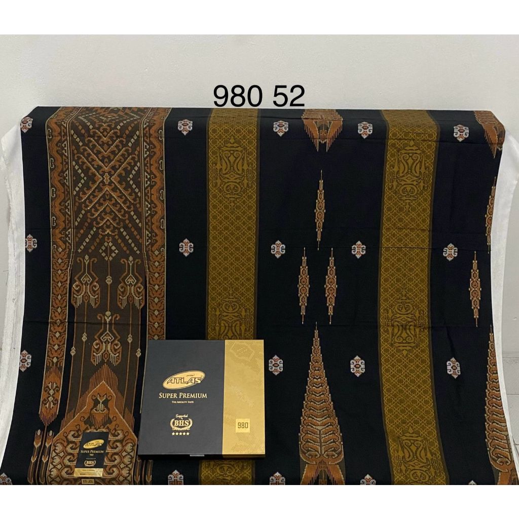 Jual SARUNG ATLAS SERI TERTINGGI SUPER PREMIUM 980 970 960 GOLD & SILVER | Shopee Indonesia
