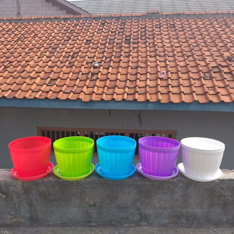 Jual POT BUNGA TANAMAN PLASTIK LOVENIA MOTIF GENTONG KAYU 18 WARNI ...