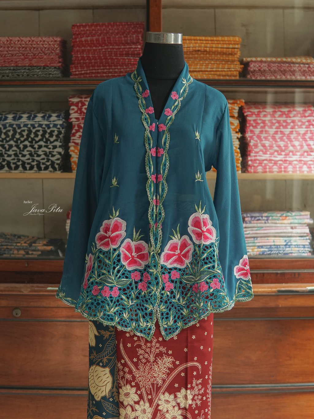 Jual JavaPitu - Kebaya Bunga Blue - Handmade Kerancang - 6360 | Shopee ...