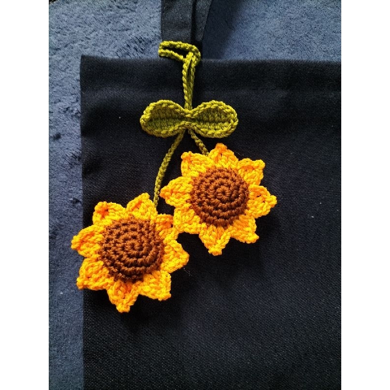 Jual Gantungan Rajut 2 Bunga Matahari (READY) | Shopee Indonesia