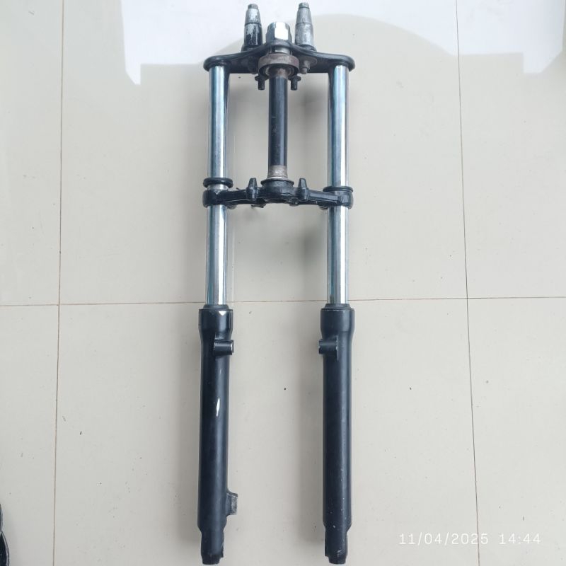 Jual halu halu shockbreaker segitiga segi tiga depan bajaj pulsar 125 ...