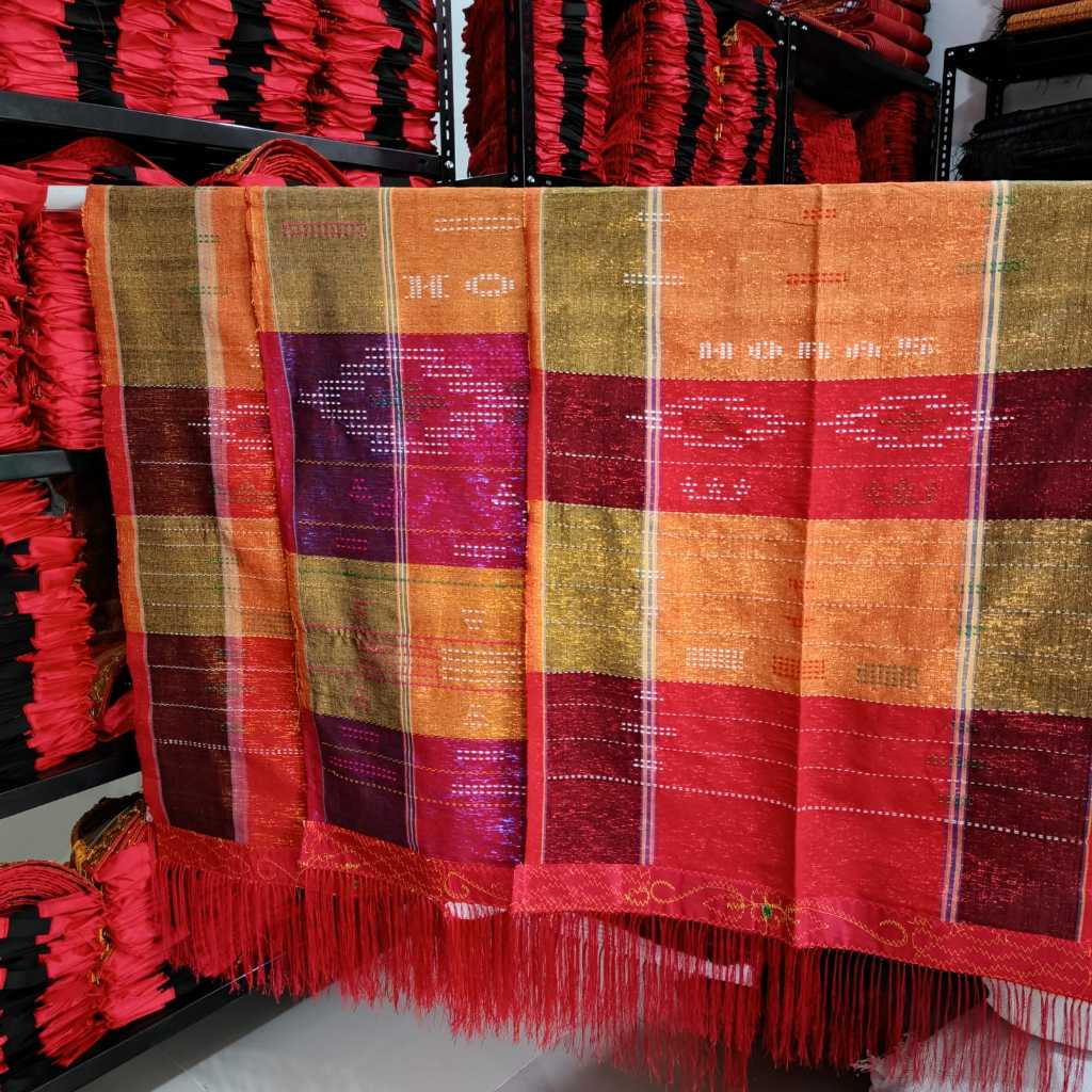 Jual ulos sadum cantik - sadum dimensi - adat batak toba | Shopee Indonesia