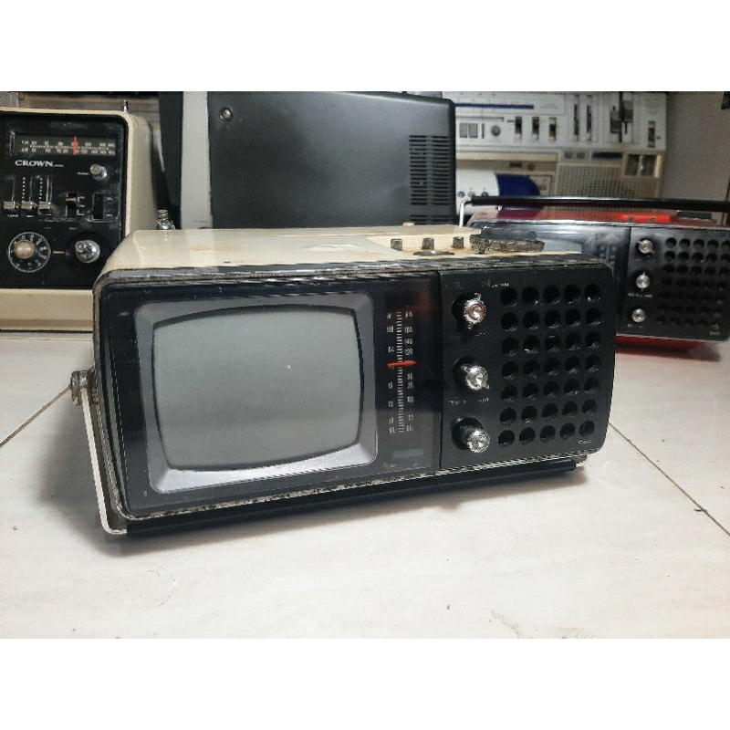 Jual VINTAGE MINI TV RADIO CROWN 5TV-504 PUTIH JAPAN RARE ITEM ORIGINAL ...
