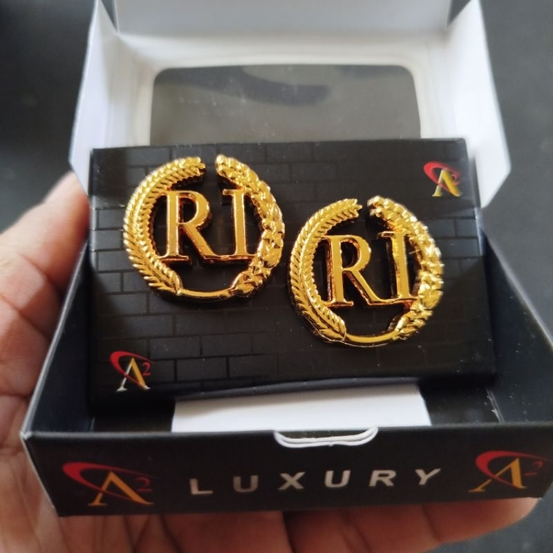 Jual super exlusive pin monogram ri unhan pin kerah | Shopee Indonesia