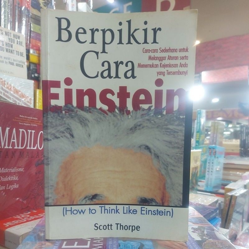 Jual Buku Berpikir Cara Einstein by Scott Thorpe How to Think Like Einstein | Shopee Indonesia