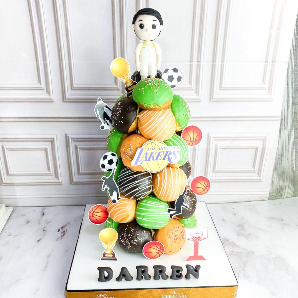 Jual Donat/Donat Ulang Tahun/Donat Tower Tema Bola/Donat Tower Bola ...