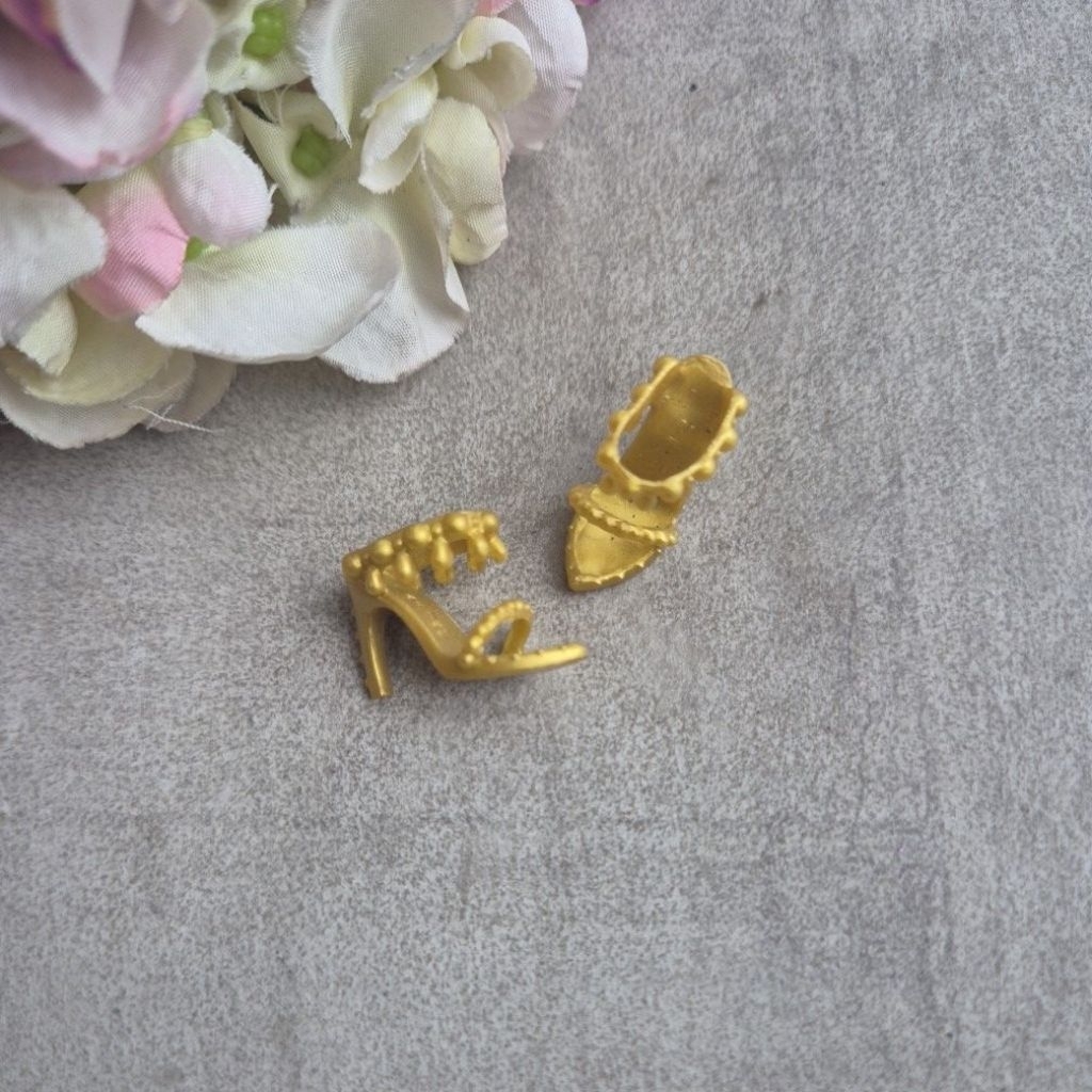 Jual Sepatu Barbie Holiday 2025 Mattel gold | Shopee Indonesia