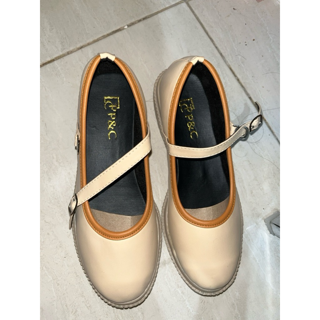 Jual Sepatu Docmart Wanita (Kombinasi Kulit Sintetis Hitam Hak Datar ...