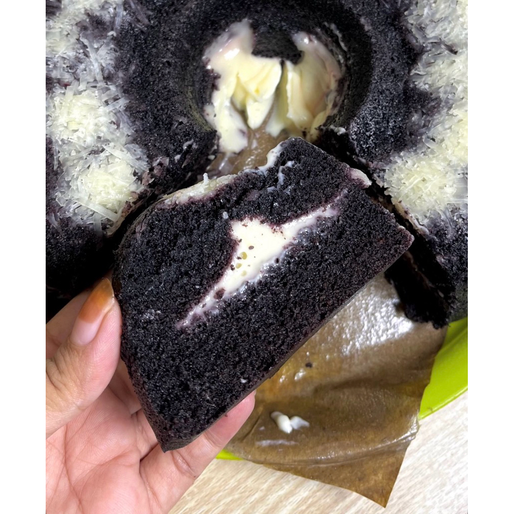 Jual PREMIUM! BOLU KETAN HITAM KEJU LUMER | BOLU KETAN KEJU LUMER ...