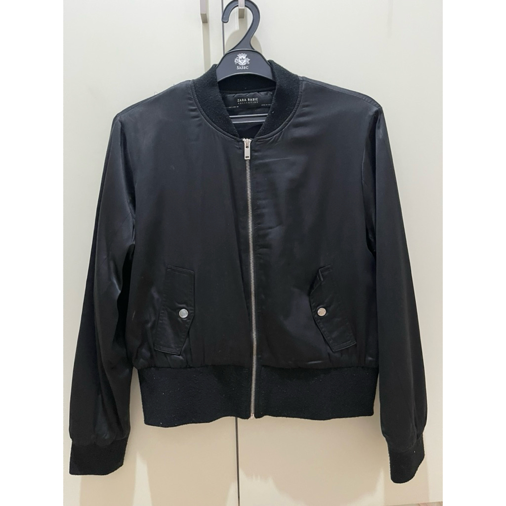 Jual Outer Hitam Kasual Wanita – Preloved ZARA Basic Collection Size L | Shopee Indonesia