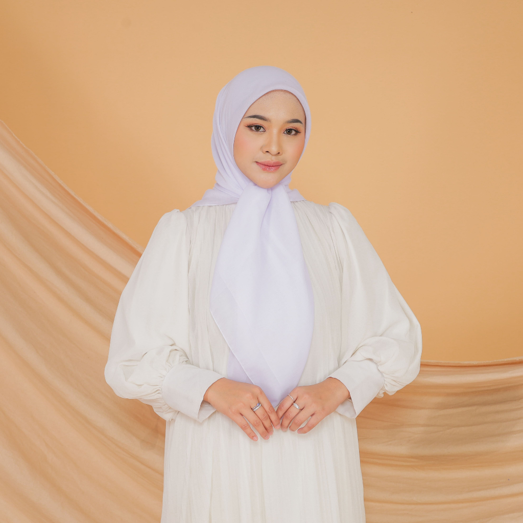 Jual Delmoon Hijab Paris Premium Putih - Jilbab Segi Empat Polos Bahan ...