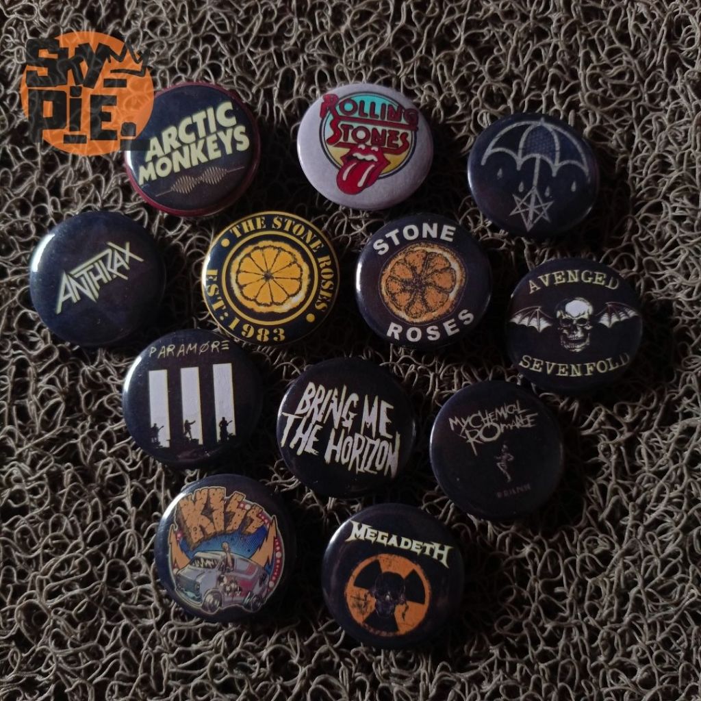 Jual Pin Mini Ukuran 32mm Pin Bros Gambar Band Rock n Roll Terkenal The ...