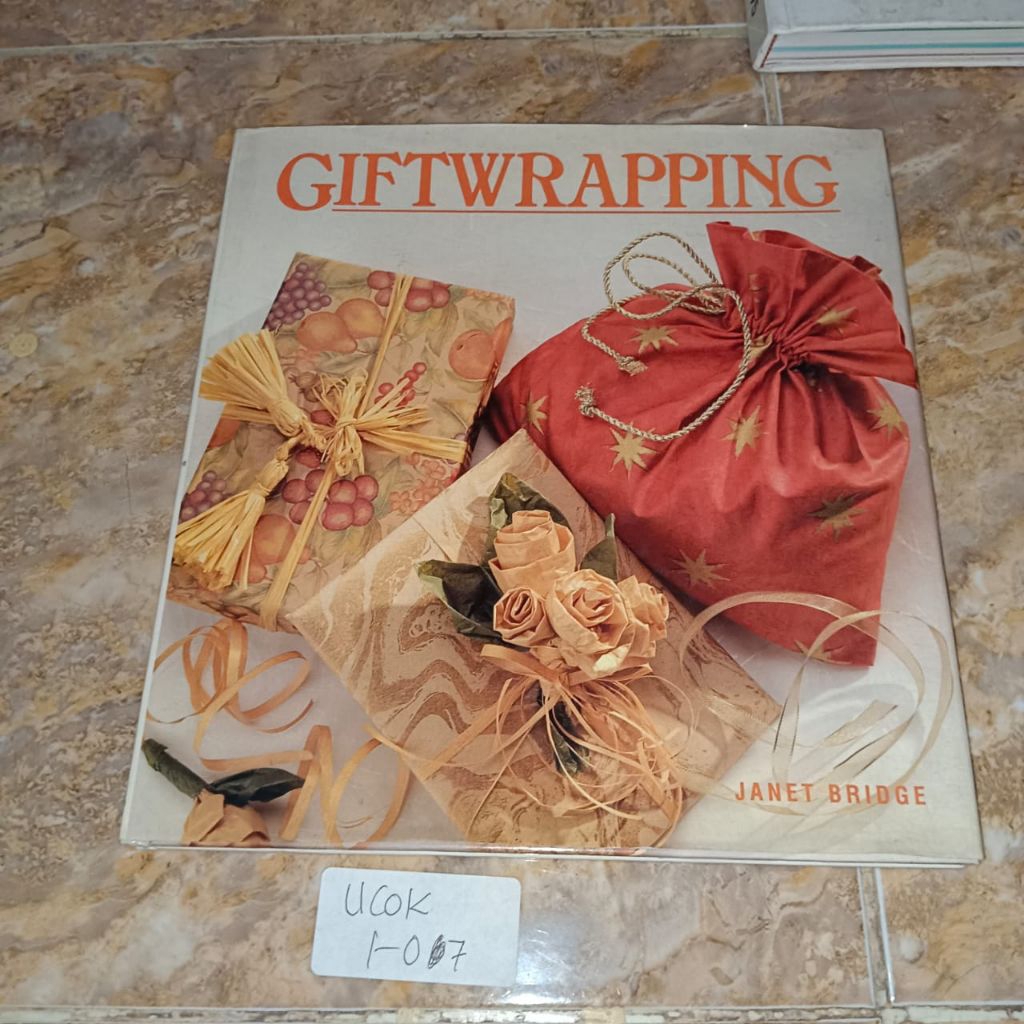 Jual Buku Giftwrapping - Janet bridge | Shopee Indonesia