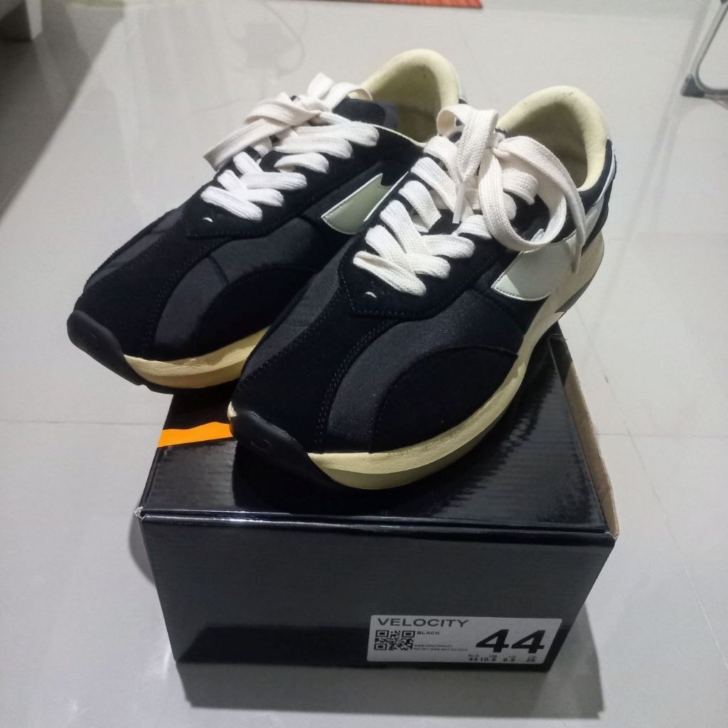 Jual Compass Velocity Black White Size 44 (New) | Shopee Indonesia