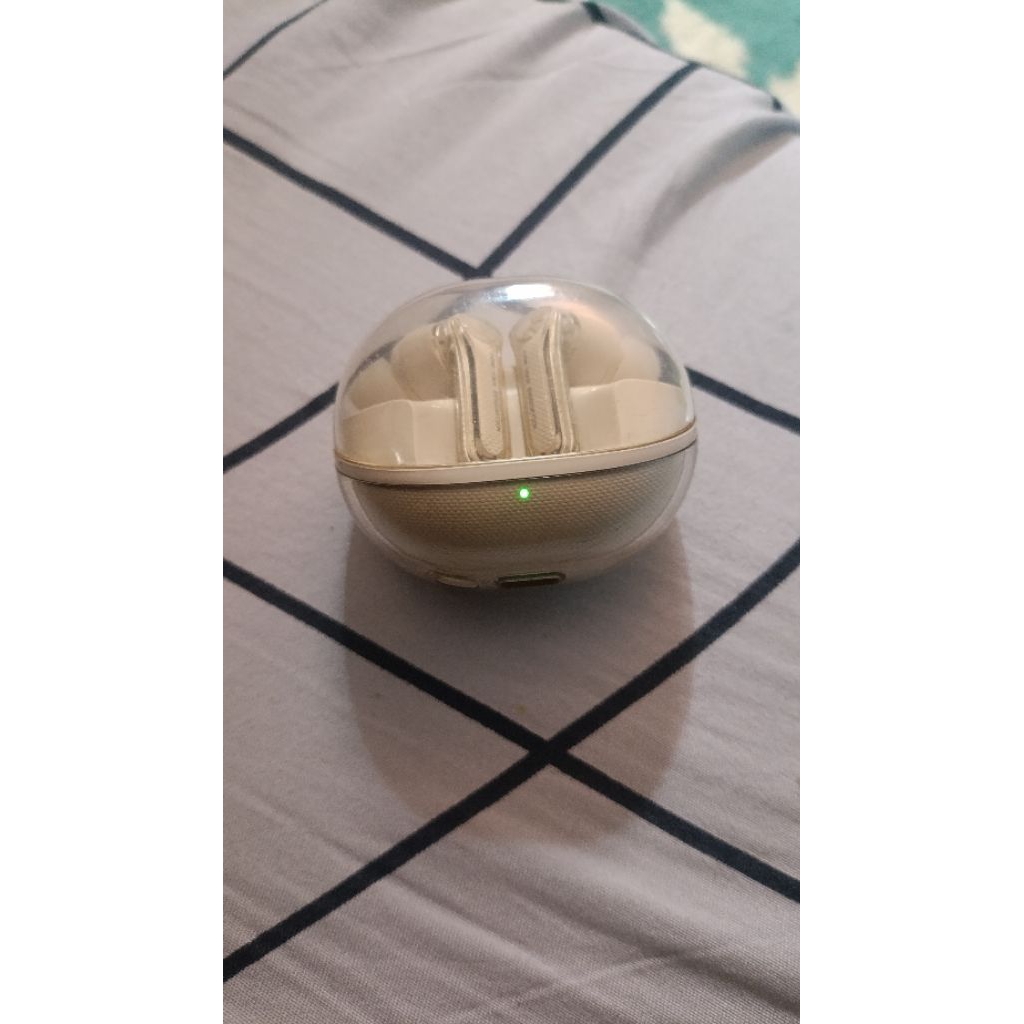 Jual Charging Case + TWS Soundpeats Clear (kiri mati) | Shopee Indonesia