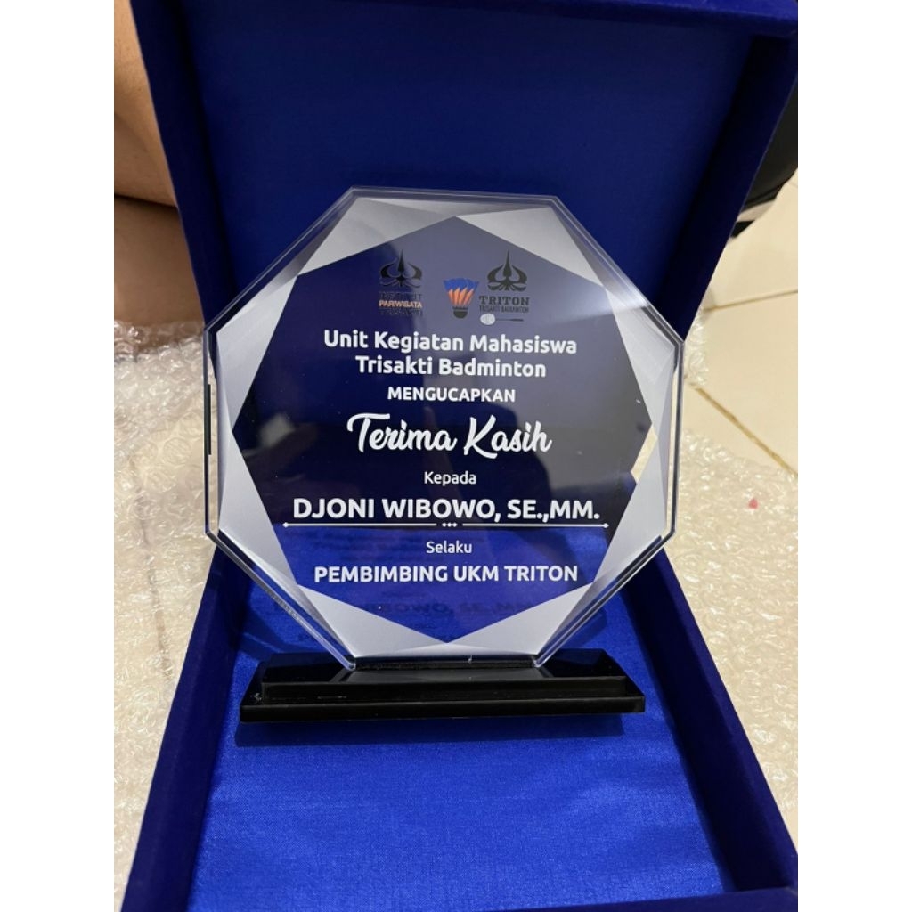 Jual Custom Plakat/Piagam Akrilik plus Kotak | Shopee Indonesia