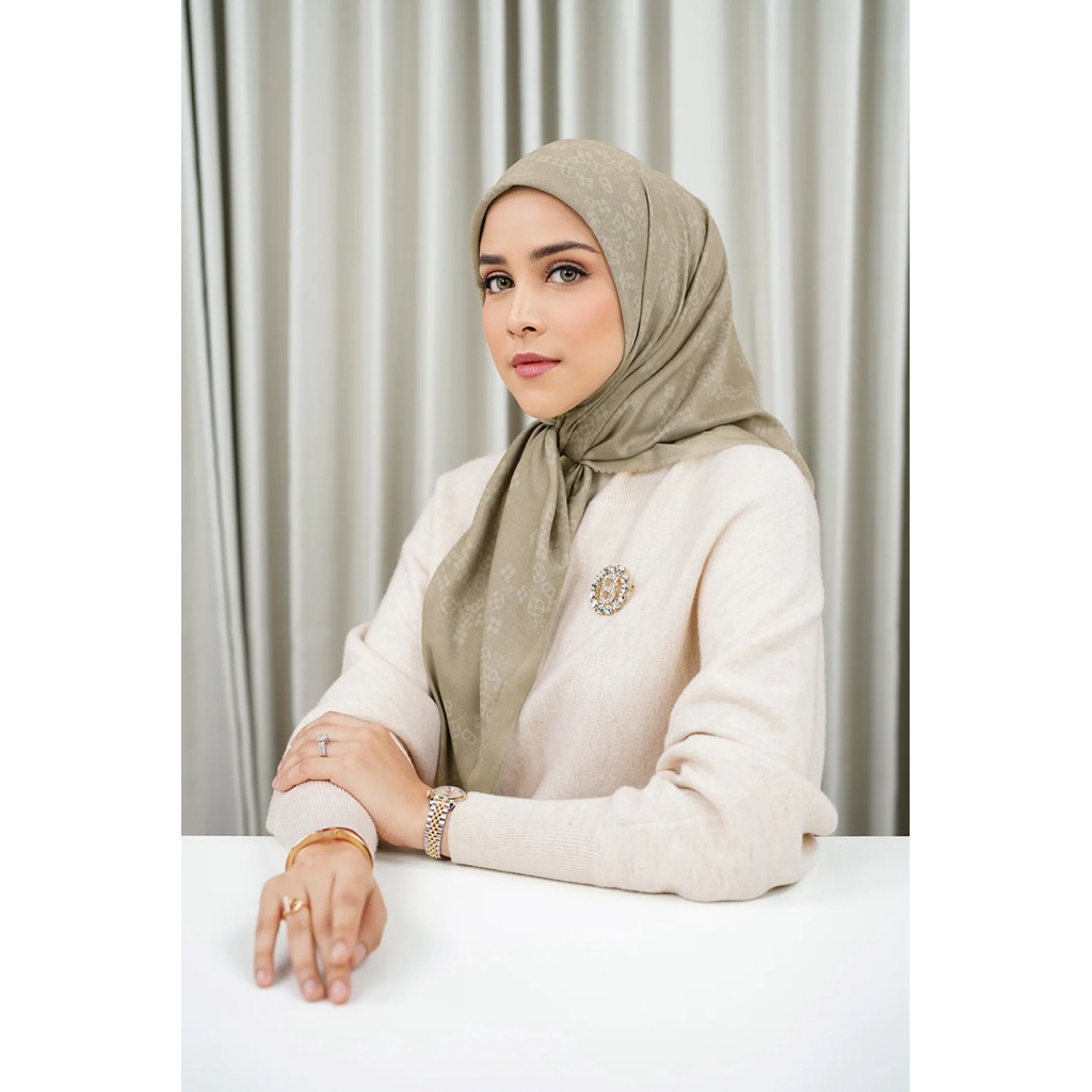 Jual Buttonscarves Monogram scramble Overcast | Shopee Indonesia