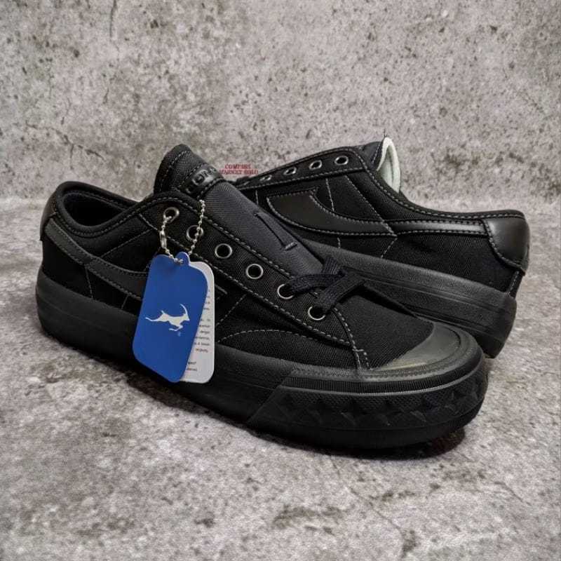 Jual Sepatu Sneakers Compass Retrograde Low Pria Wanita Premium Triple ...