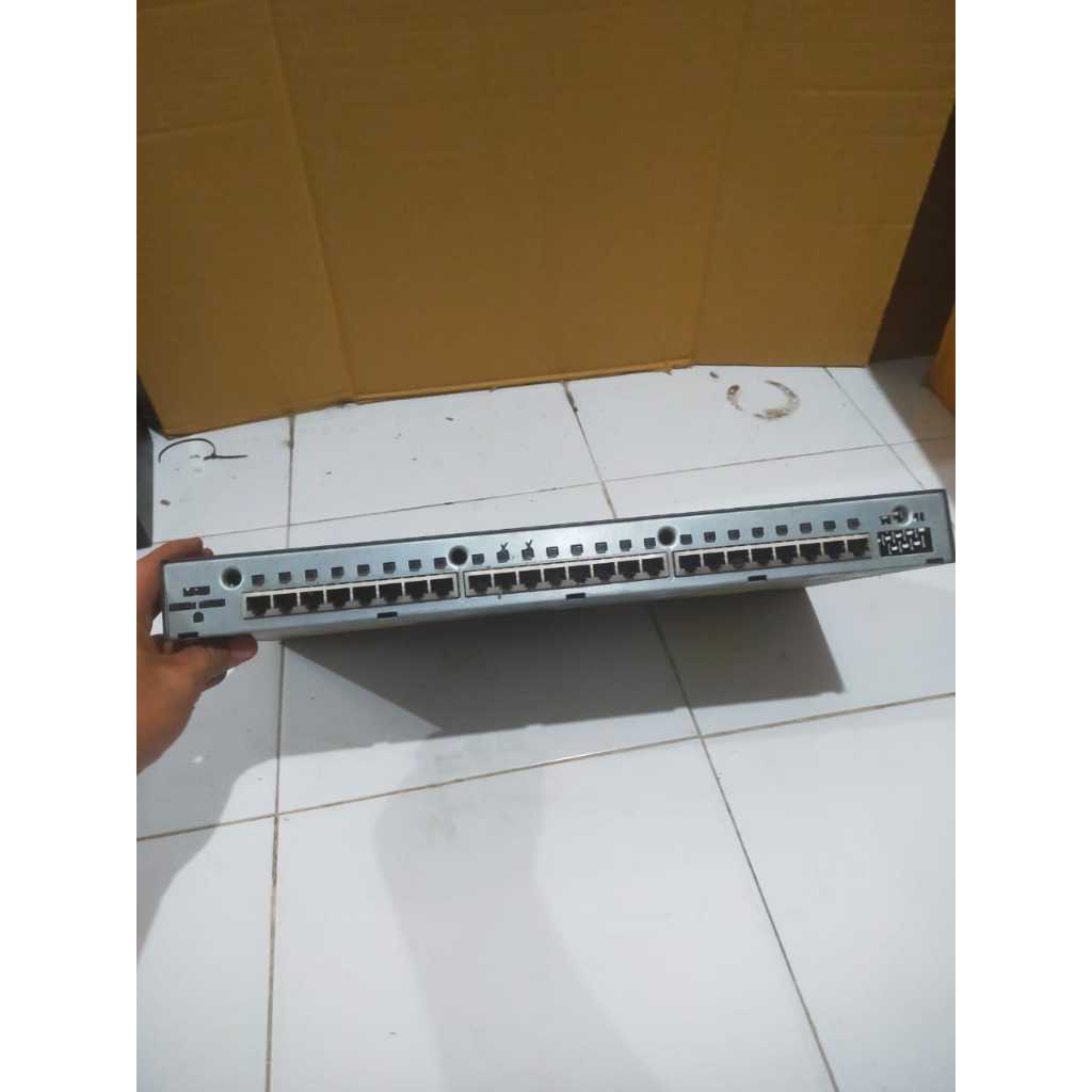 Jual Switch Cisco Catalyst 2950 series WS-C2950-24 Minus 1port Gak bisa ...