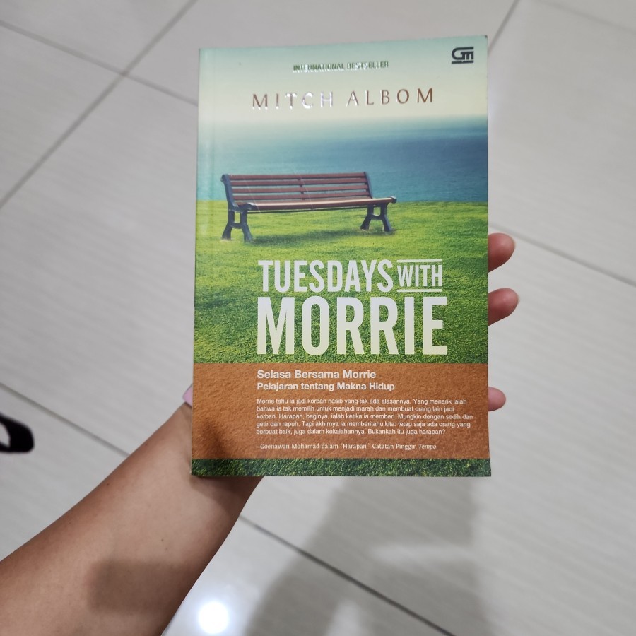 Jual Novel Tuesdays with Morrie by Mitch Albom | Shopee Indonesia
