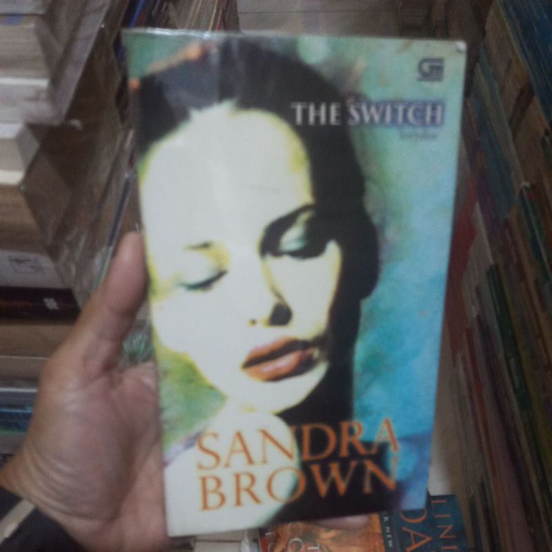 Jual NOVEL SANDRA BROWN THE SWITCH | Shopee Indonesia