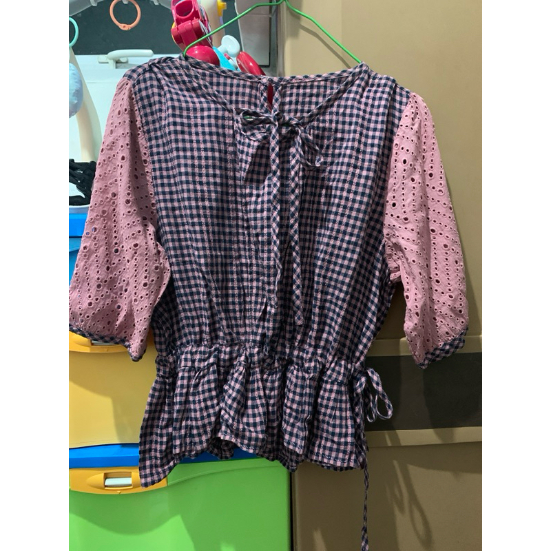 Jual Preloved blouse cantik semi crop | Shopee Indonesia