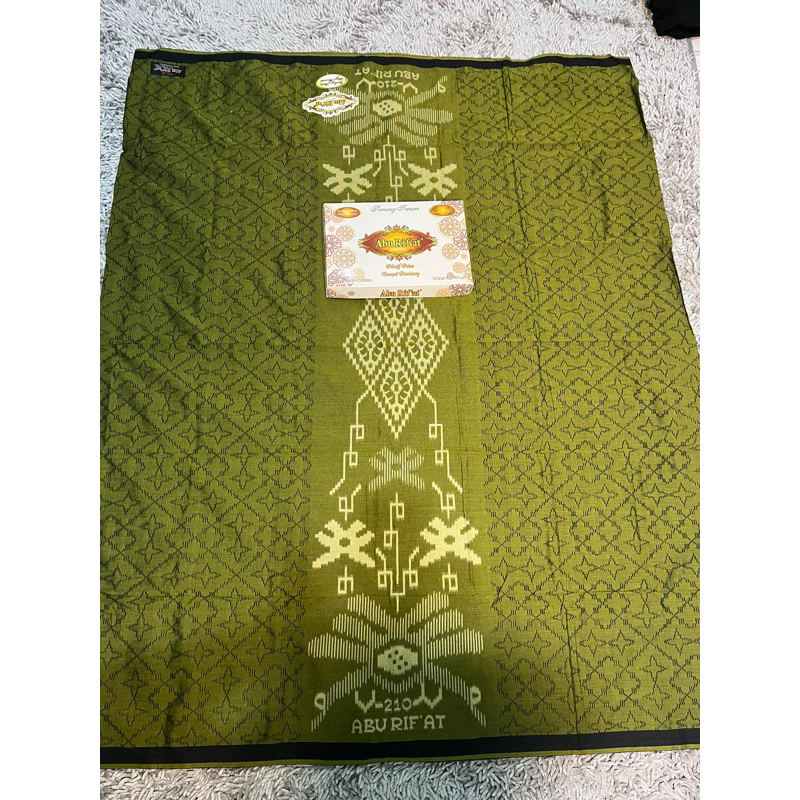 Jual Sarung Tenun Abu rifat Motif Polos Tumpal Kembang | Shopee Indonesia